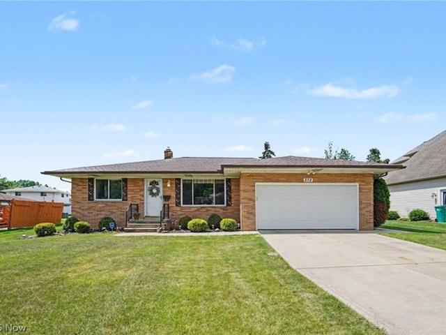 272 N Skyline Dr, Seven Hills, OH 44131