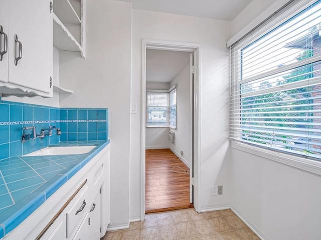 272 Studio Apartment for Rent at 4147 Lockland Pl, Los Angeles, CA 90008 Congress West
