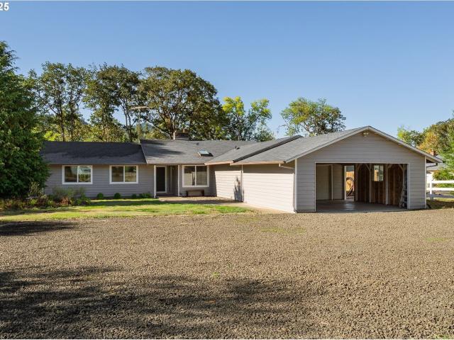 272 Rivershore Dr, Roseburg, OR