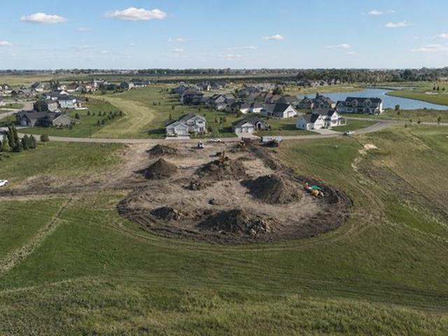 272 Viking Ct, Oxbow, ND 58047