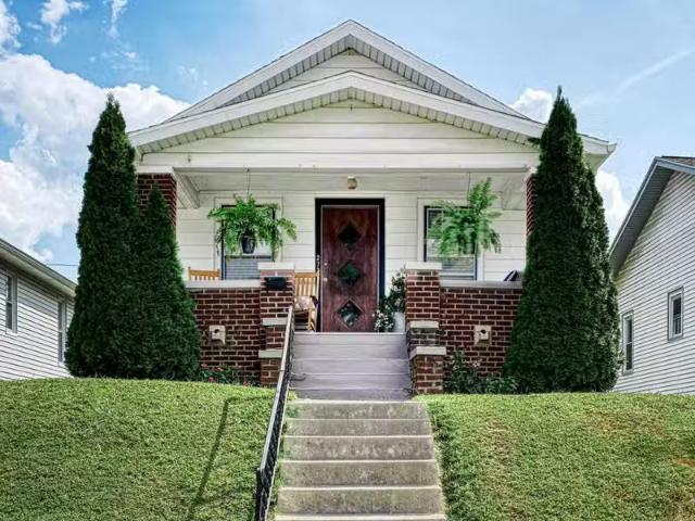 2734 AUSTIN AVE, EVANSVILLE, IN 47712 Single Family Residence.
