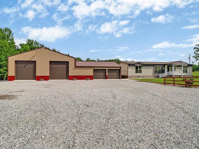 2734 Blaylock Rd, Crossville, TN 38572