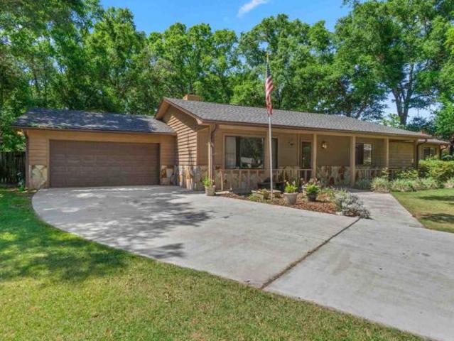 2734 Chickering Rd, Pensacola, FL 32514