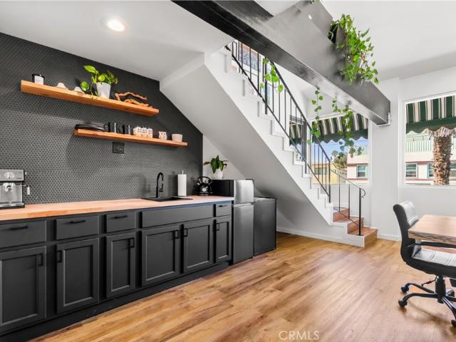 2734 E Broadway 7