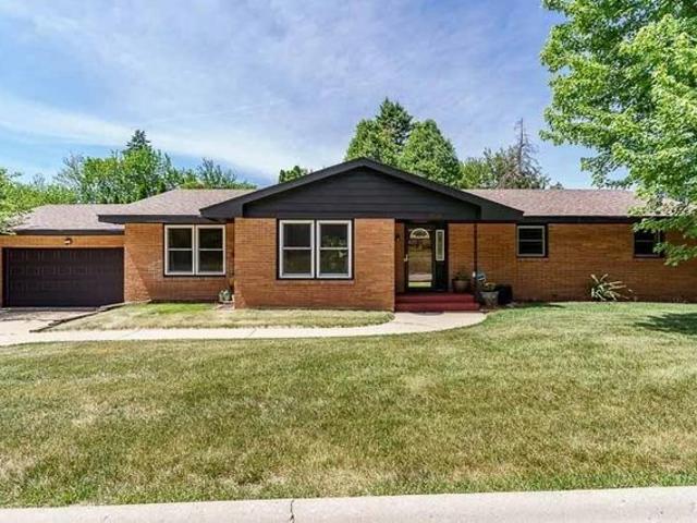 2734 Edgewood Dr, Rockford, IL 61114