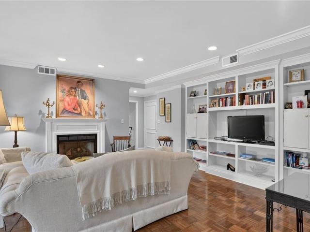 2734 Peachtree Road NW A201