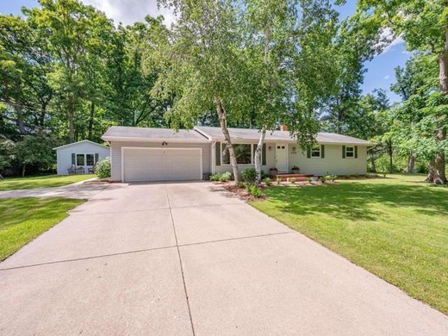 2734 Pioneer Dr, Green Bay, WI 54313