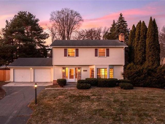 2734 Riviera Dr N, White Bear Lake, MN 55110