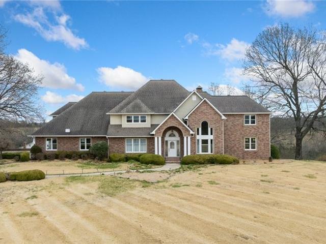 2734 Wolf Springs Rd, Harrison, AR 72601