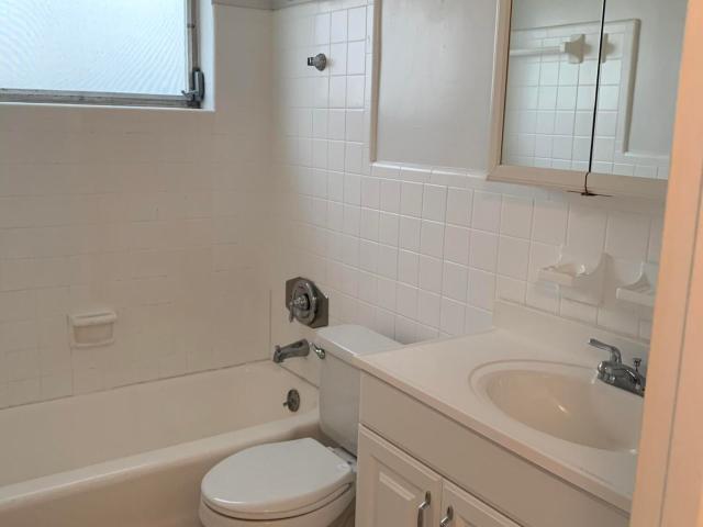 2735 NE 28th Ct, Lighthouse Point, FL 33064 | MLS #R11136