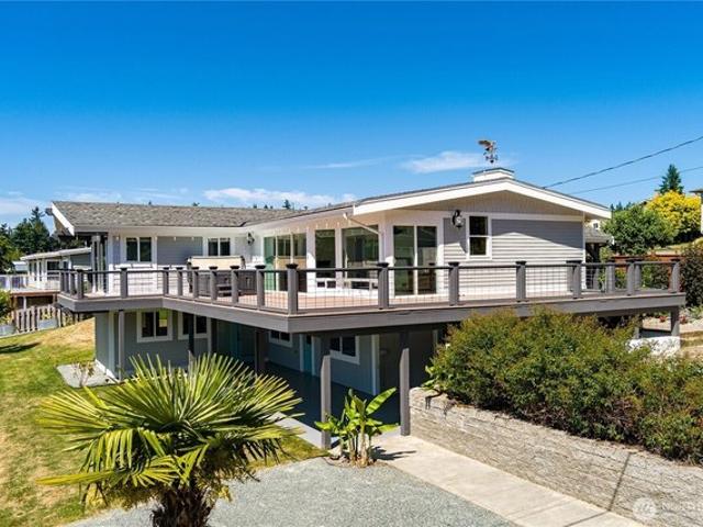 2735 Evening Glory Ct, Clinton, WA 98236