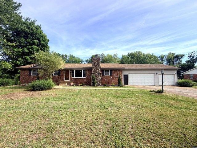 2735 Hollywood Dr, Union City, TN 38261