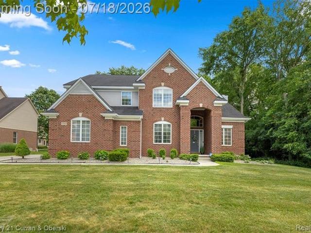 27363 Oxford Dr, Southfield, MI 48033