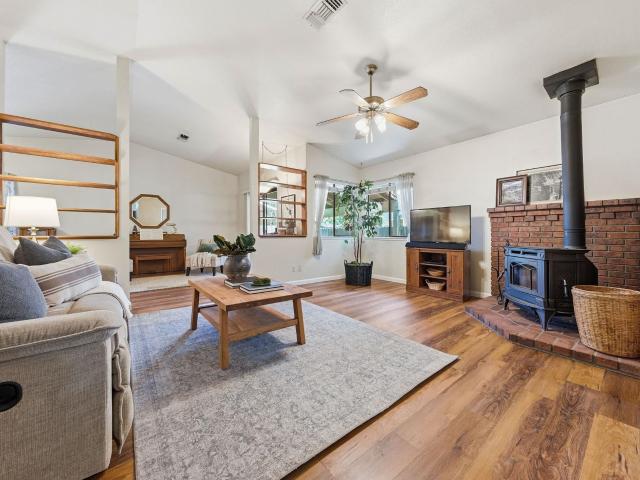 2736 Oriole Drive