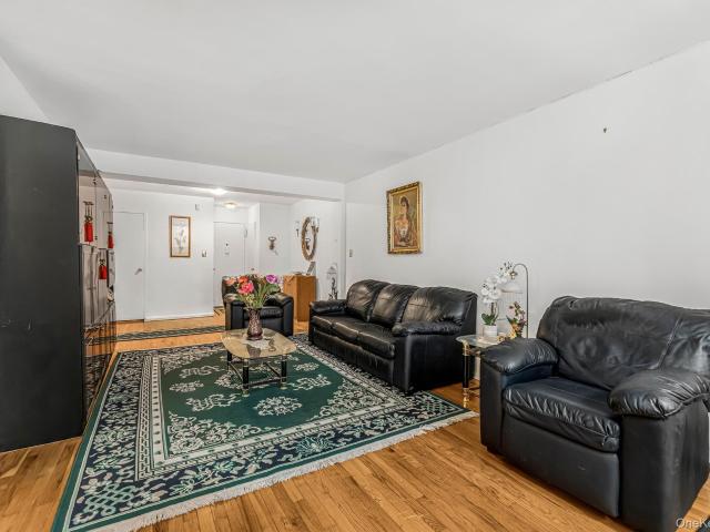 2736 Independence Avenue 2B