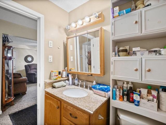 2736 Kenwood Drive
