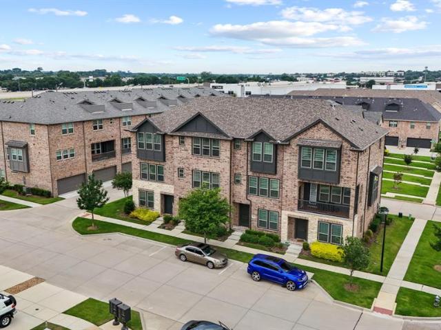 2736 Levee Lane