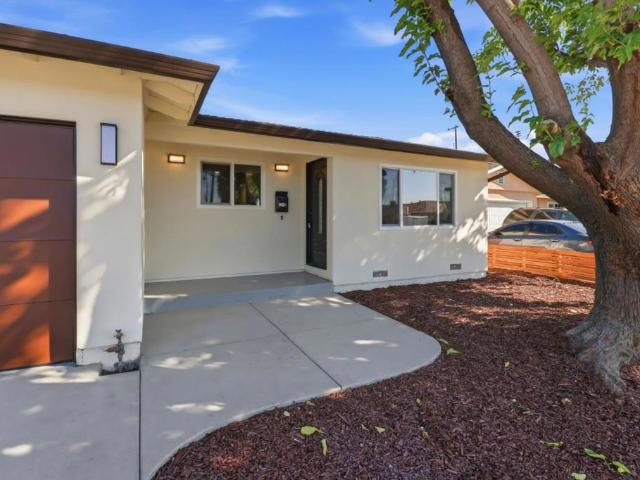 2736 Twin Oaks Lane