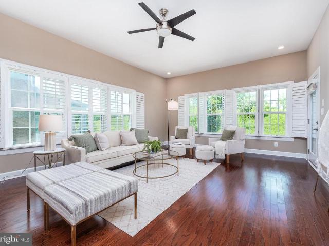 2736 Vardon Lane
