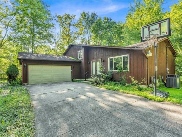 27371 Bagley Rd, Olmsted Township, OH 44138