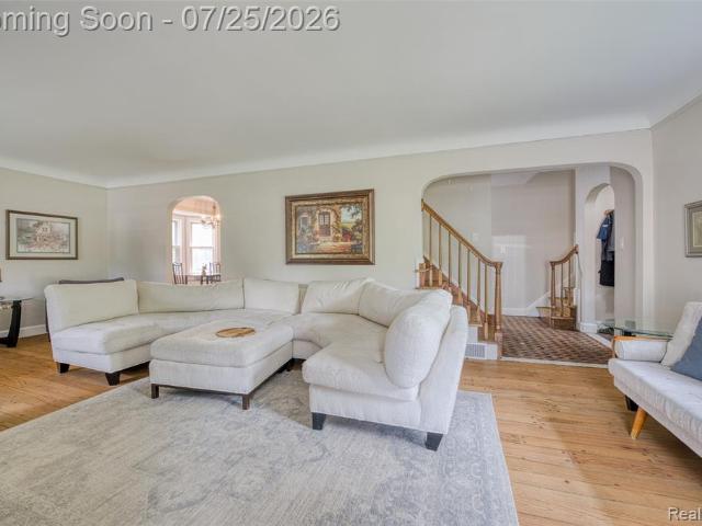 27375 Bloomfield Drive