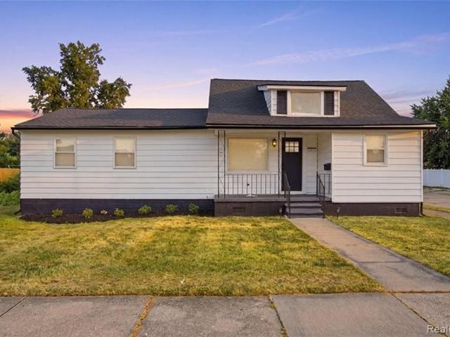 27375 Edward St, Roseville, MI 48066