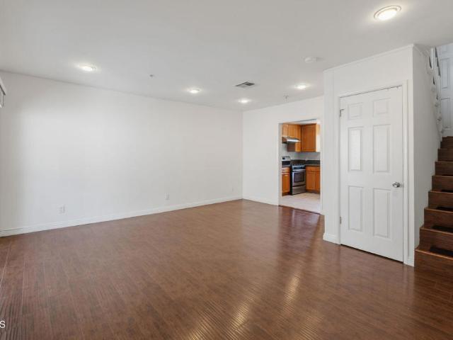 2737 Montrose Avenue 105