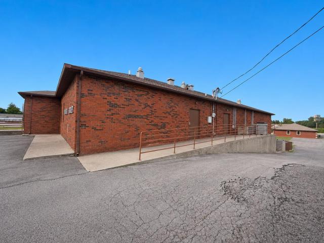 2737 N Laurel Road