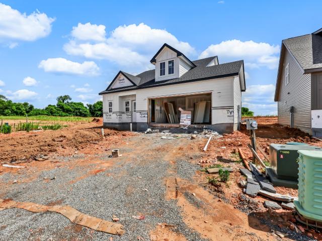 2737 Brewster Dr