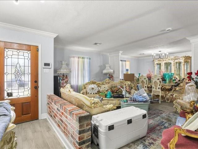 2737 Cupid Street
