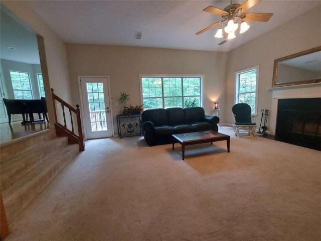 2737 Crestworth Lane