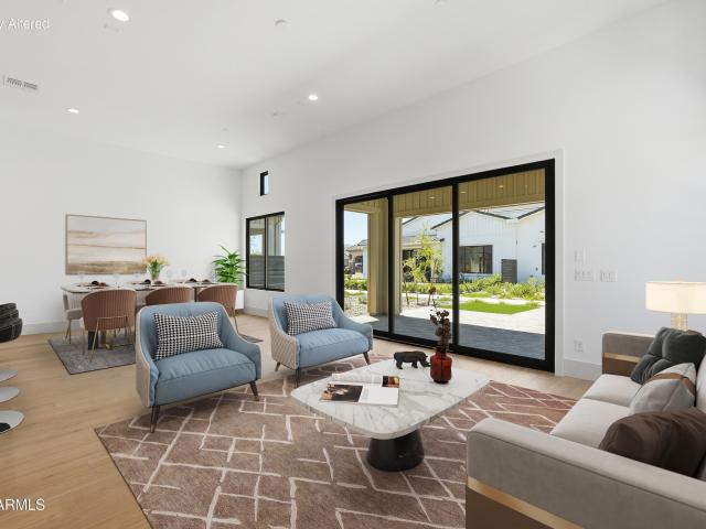 2737 e derringer court