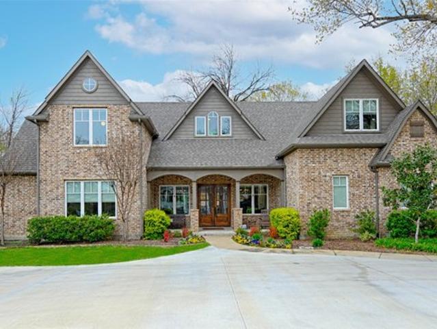 2737 Farmers Branch Ln, Farmers Branch, TX 75234