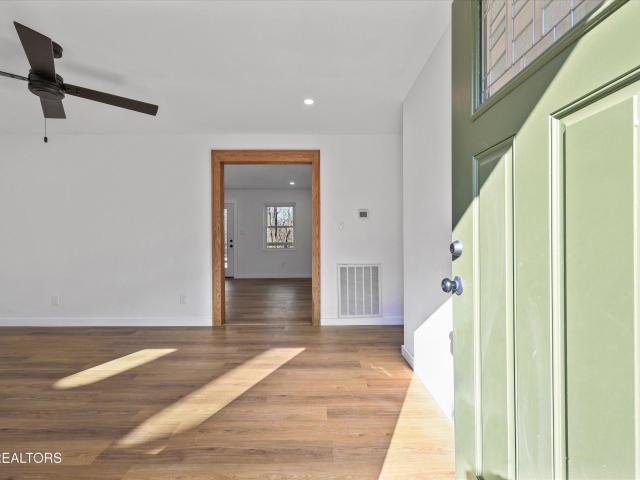 2737 Washington Pike