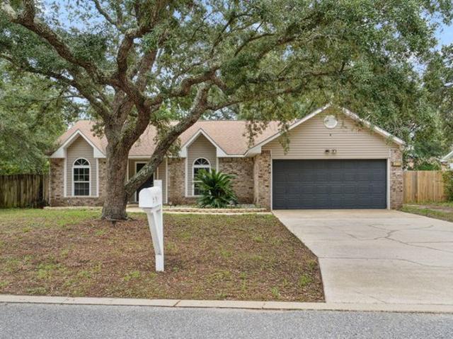 2738 Beacon Ct, Navarre, FL 32566