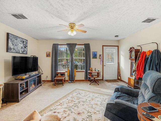 2738 Lakeshore Drive
