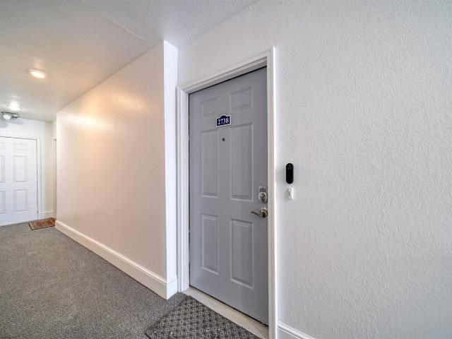 2738 S Knightsbridge Circle