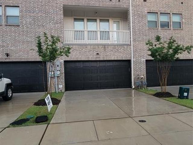 2739 Levee Lane