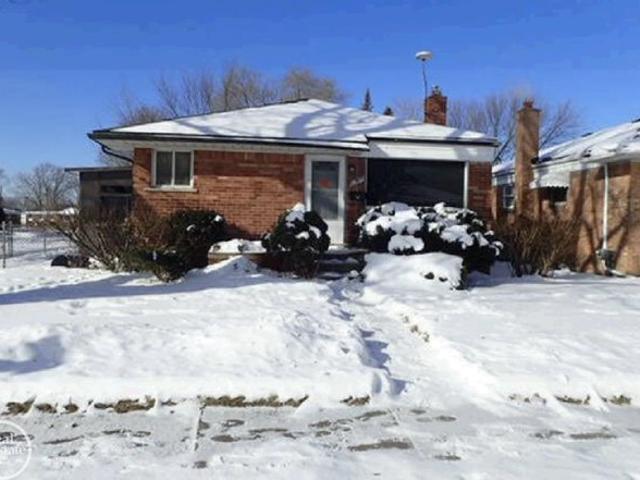 27301 Ursuline St, Saint Clair Shores, MI 48081