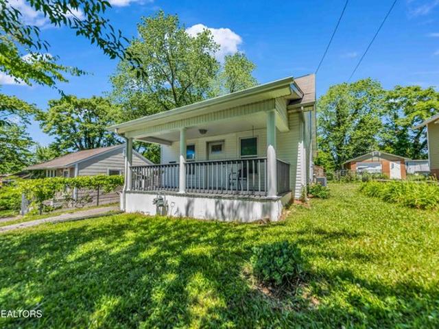2730 Barton St, Knoxville, TN 37917