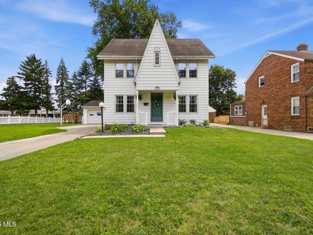 2730 Eastmoreland Dr, Oregon, OH 43616