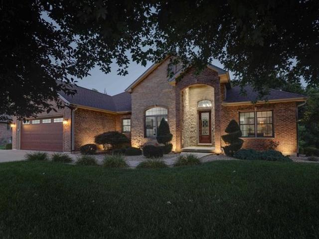 2730 Parkwood Dr, Quincy, IL 62305
