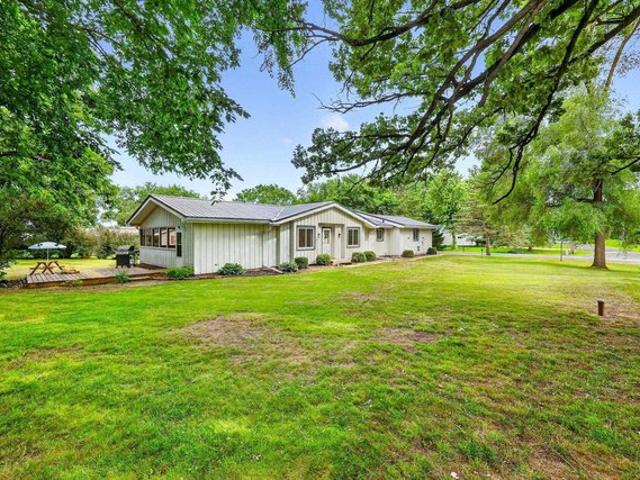 2730 Westchester Cir, Stoughton, WI 53589