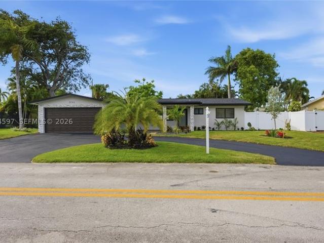 2731 NE 52nd St, Lighthouse Point, FL 33064