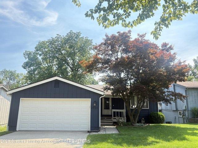 2731 Aurora Dr, Lansing, MI 48910