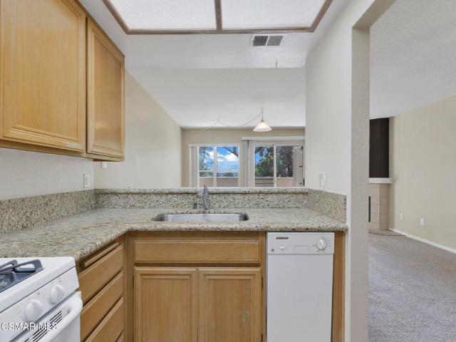 2731 Erringer Rd, Unit 28, Simi Valley, CA 93065 | MLS #226001 VC
