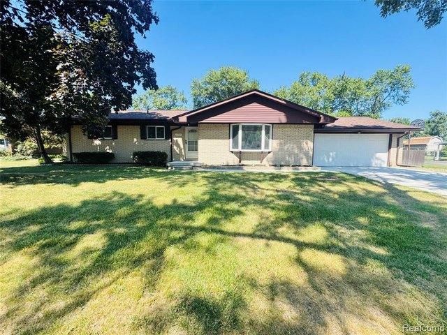 2731 Huntington Park Dr, Waterford Township, MI 48329
