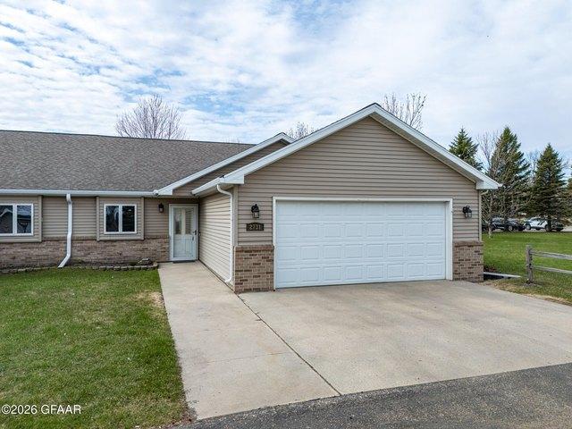2731 Knight Dr, Grand Forks, ND 58201
