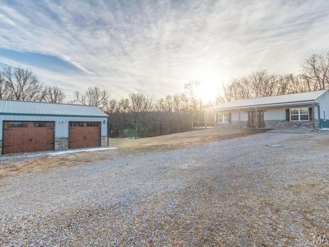27327 Harrill Ln, Lebanon, MO 65536