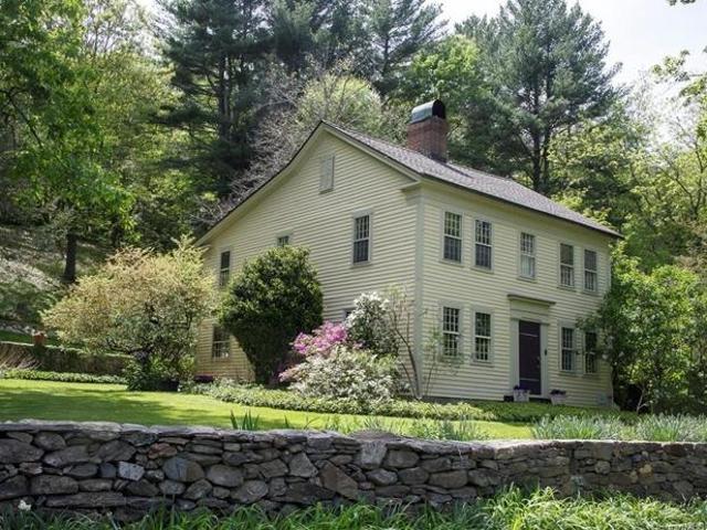 273/269 Westwood Rd, Woodbury, CT 06798